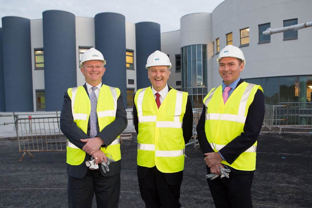 NHS England » Sir Bruce revisits pioneering new Emergency Care Hospital